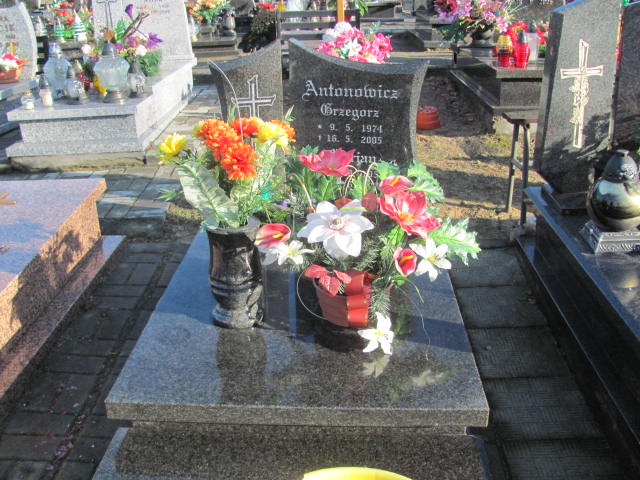 GROBONET - wyszukiwarka osób pochowanych - Cmentarze komunalne w Rybniku